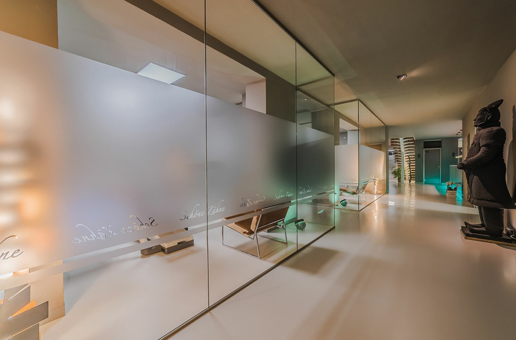 Glastrennwände für mehr Schallschutz, Hygiene und Ästhetik