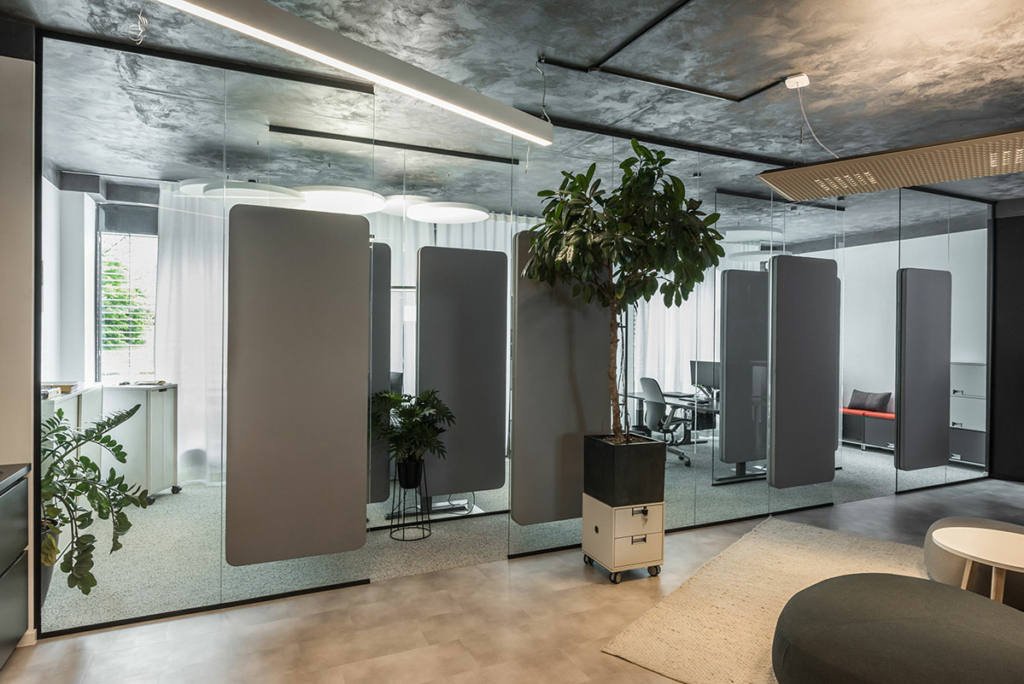 Neuentwicklung von Glastrennwänden